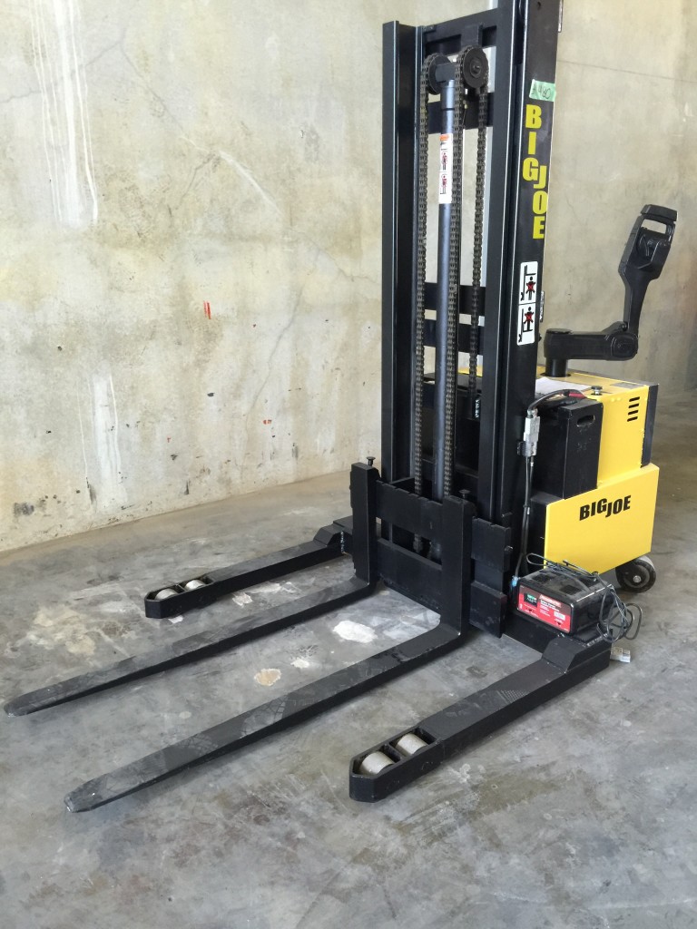 BIG JOE ELECTRIC STACKER - Northstar Forklift Inc.